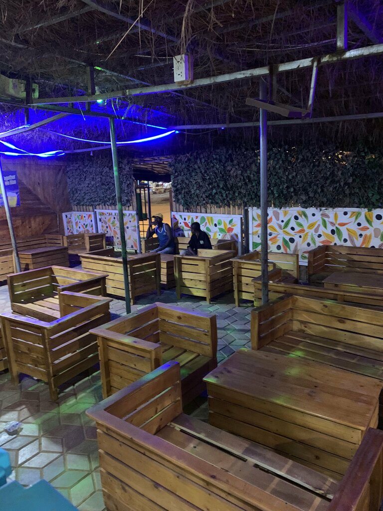 Restoran Mon amis pub and restaurant, Dünya, foto