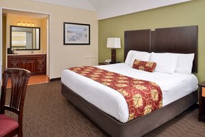 SureStay Hotel by Best Western Virginia Beach Royal Clipper (Virginia, Virginia Beach, Atlantic Avenue), otel  Virginia Beach'ten