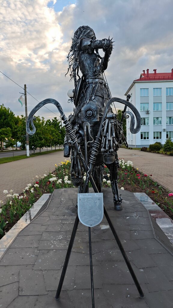 Park, sokak heykeli Гипоцентавр, Stariye Dorogi, foto