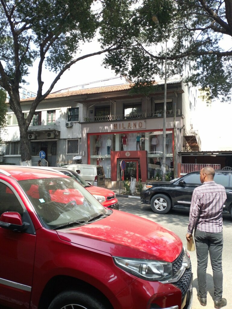 Giyim mağazası Milano, Loanda, foto