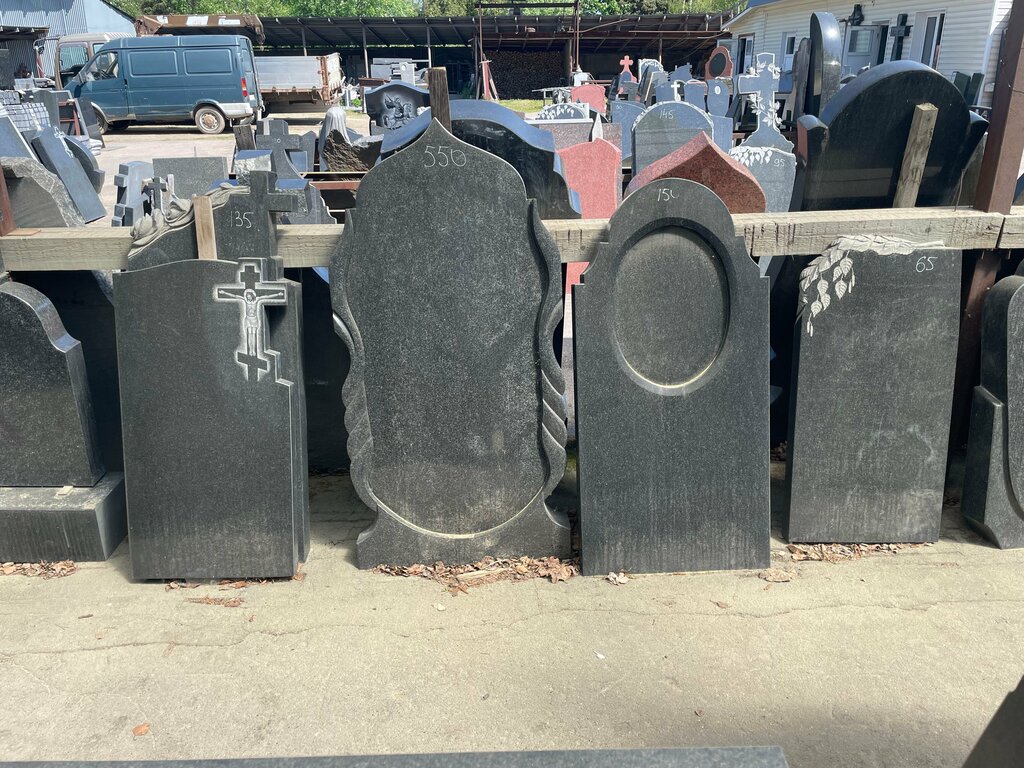 Heykel ve mezarlık taşı üreticileri Nevzorovo, Moskova ve Moskovskaya oblastı, foto