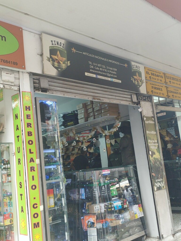 Askeri malzemeler Almacén Militar Sinai, Medellin, foto