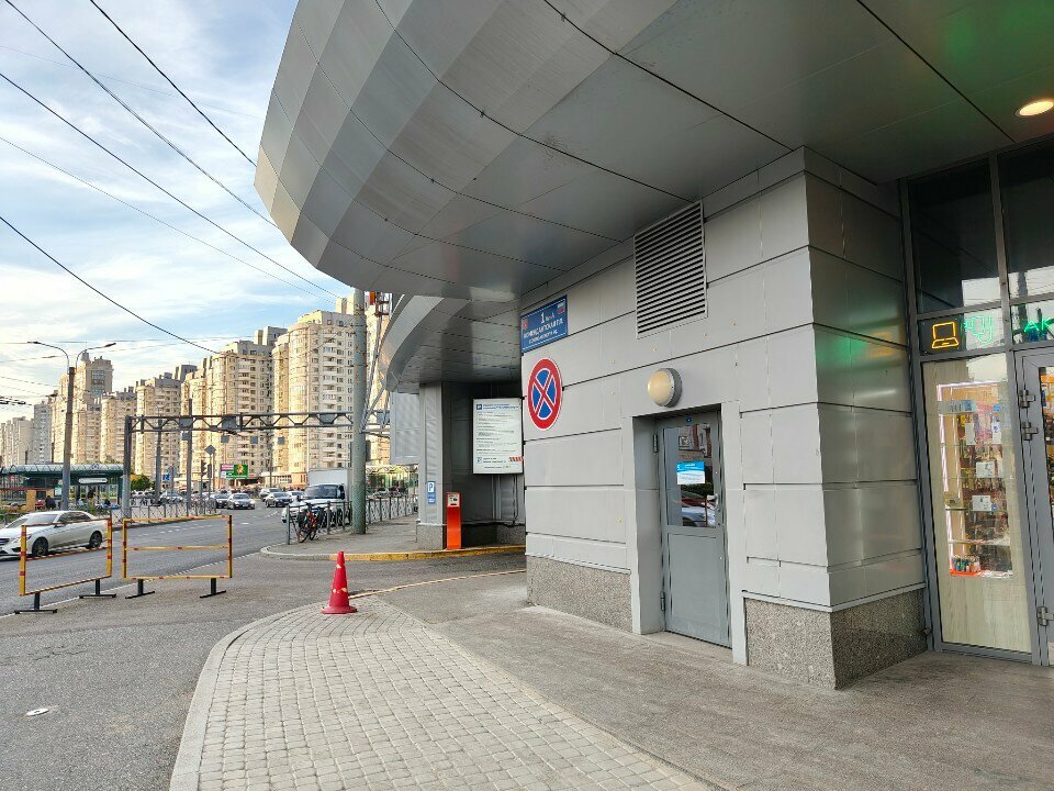 ATM'ler Alfa-Bank, Saint‑Petersburg, foto