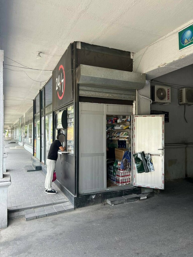 Gazete bayi 24/7 Kiosk, Bakü, foto