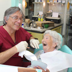 Özel ağız ve diş sağlığı klinikleri ve muayenehaneleri Dental Clinic Germany Munich minimalinvasiv Implants Zirkon Prosthetics Dr. Junk, Münih, foto