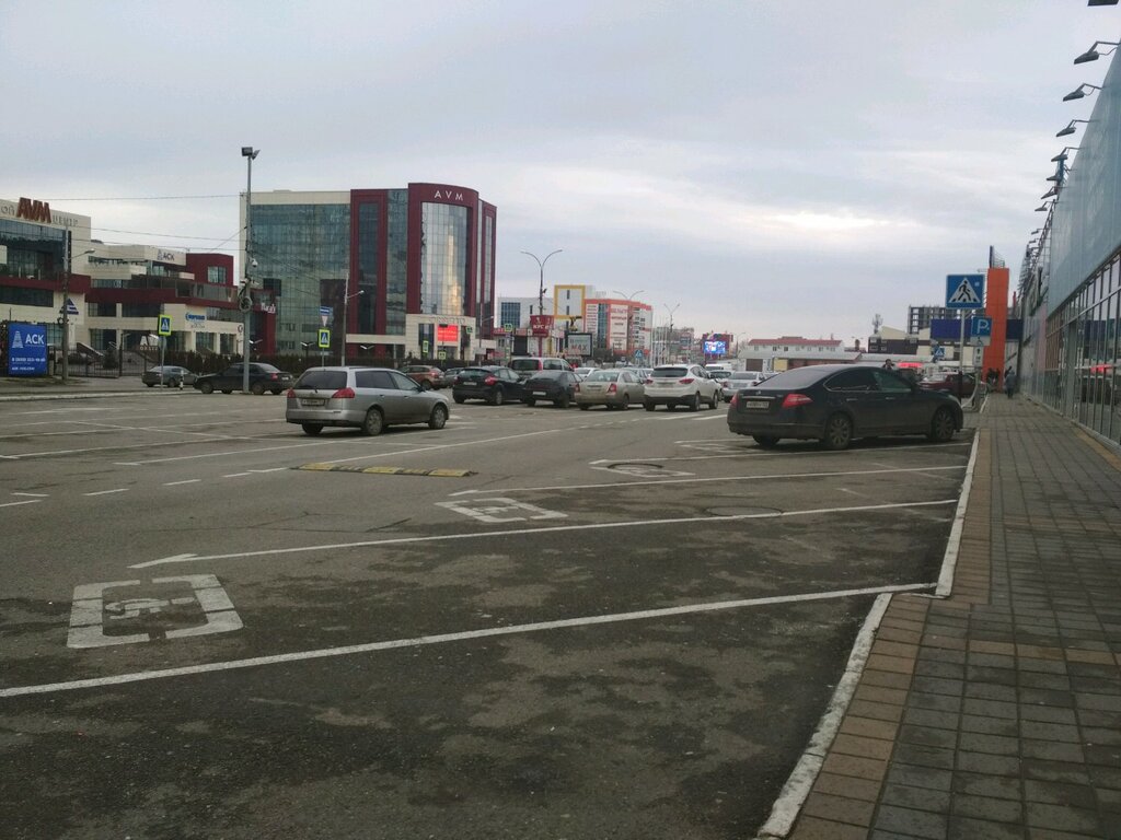 Otoparklar Parking lot, Krasnodar, foto