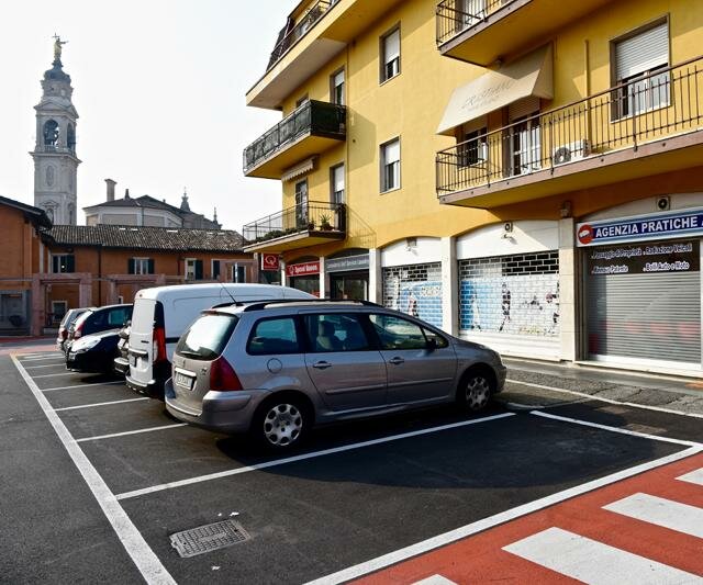 Dokümantasyon ve arşivleme Red Point, Lombardiya, foto