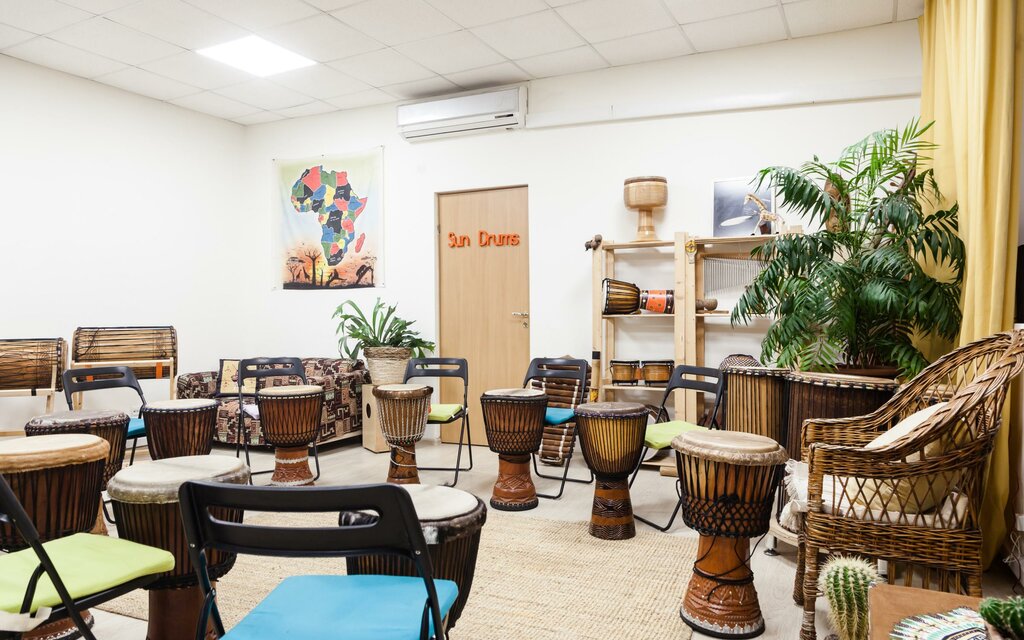 Müzik okulları ve konservatuarlar Shkola afrikanskih barabanov Sun Drums, Moskova, foto