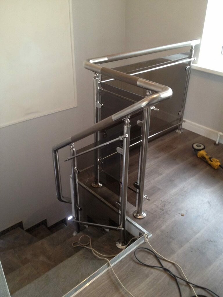 Merdiven ve korkuluklar Rusperila, Moskova ve Moskovskaya oblastı, foto