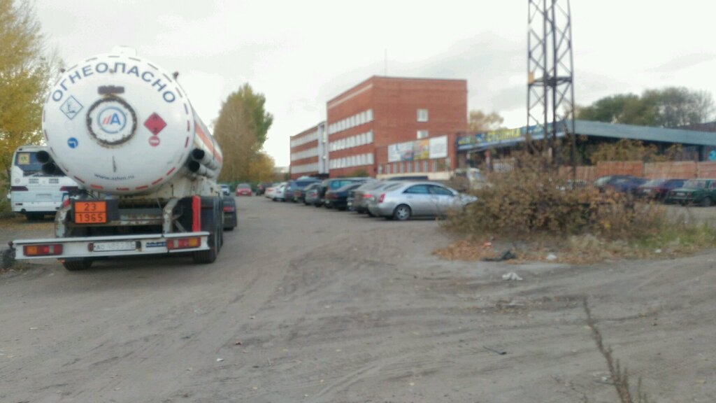 Otoparklar Parking lot, Omsk, foto