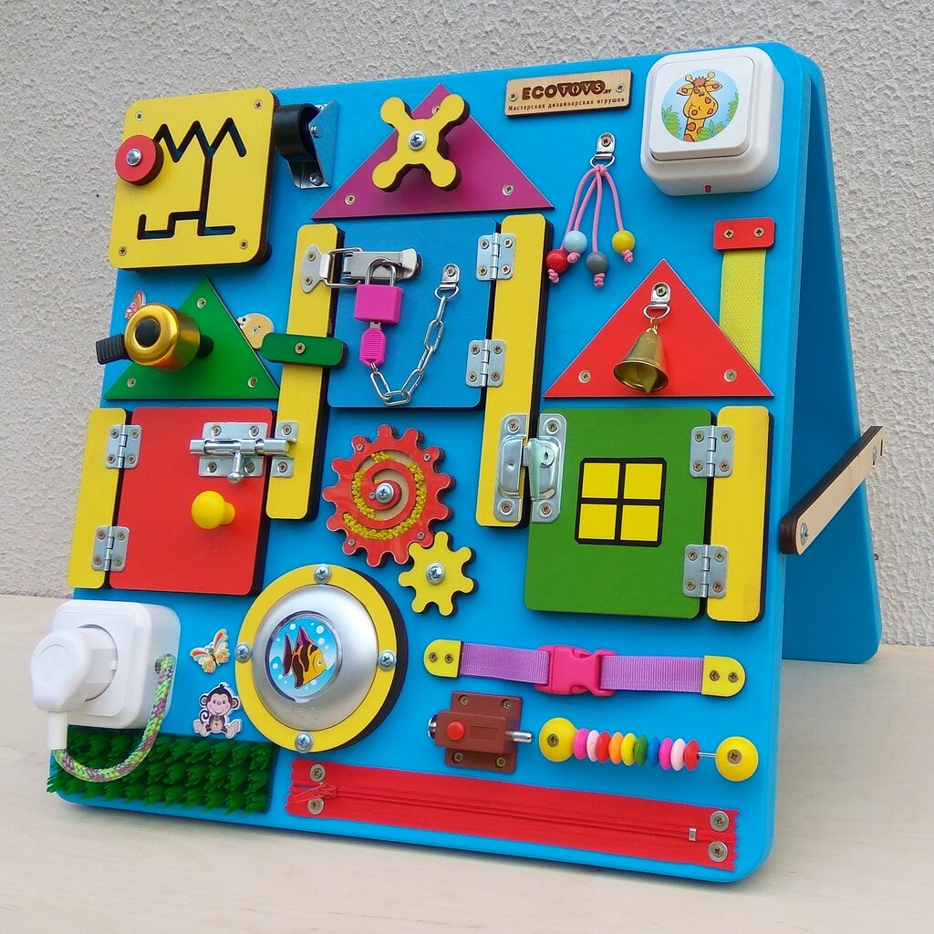 Çocuk oyunları ve oyuncakları Bızıbordy, Minskaya oblastı, foto