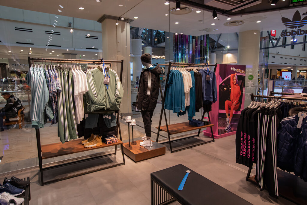 Spor giyim ve ayakkabı Adidas Originals, Moskova, foto