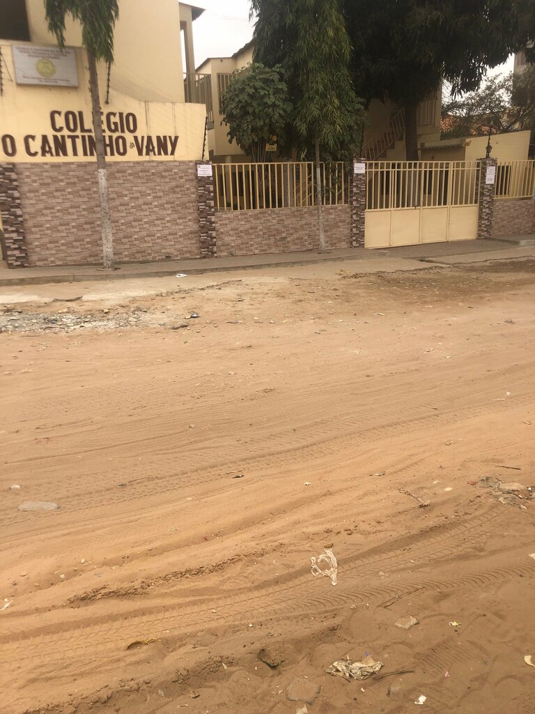 Yüksekokul Colégio O Cantinho da Vany1, Loanda, foto