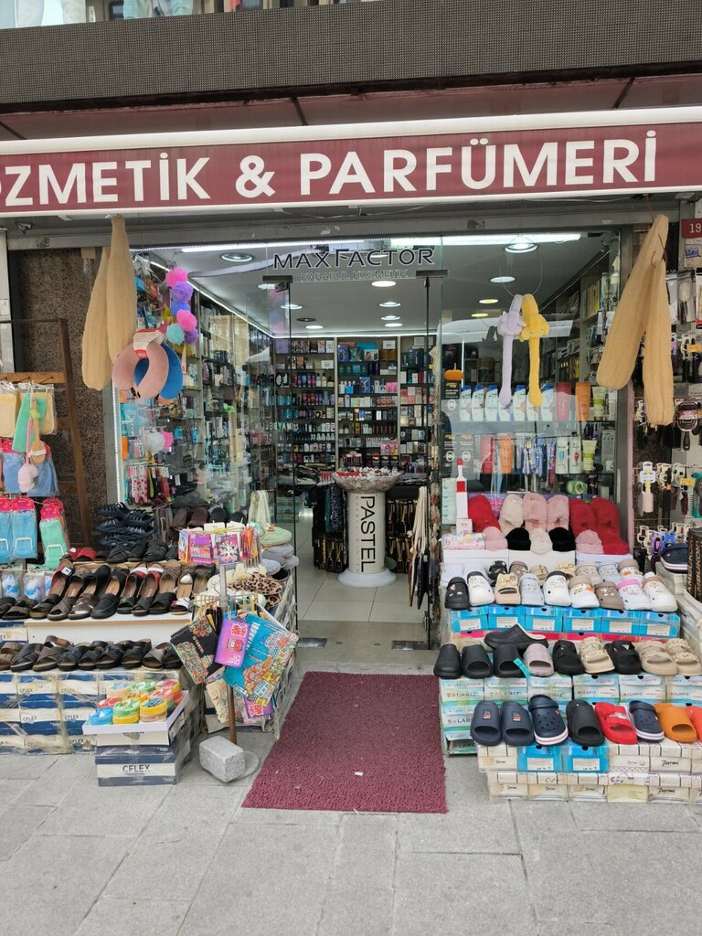 Kozmetik ve parfümeri firmaları Kozmetik & Parfümeri, İstanbul, foto