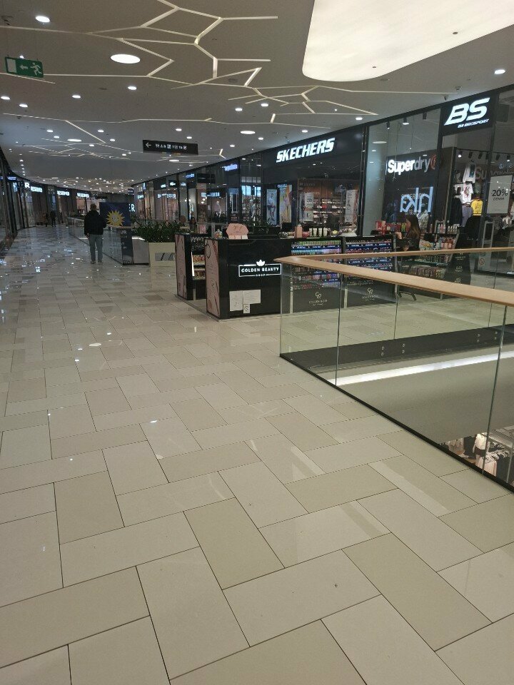 Kozmetik ve parfümeri mağazaları Golden Beauty Shop, Novi Sad, foto