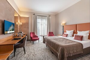 L'Imperial Palace (Auvergne-Rhône-Alpes, Haute-Savoie, Arrondissement d'Annecy, Annecy, Allée de l'Imperial), otel  Annecy'den