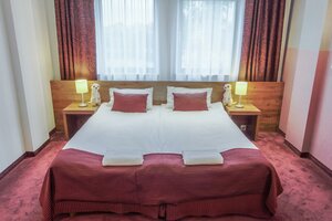 Hotel Swing (Lesser Poland Voivodeship, Kraków, ulica Dobrego Pasterza, 124), otel  Krakow'dan