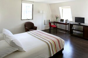Mr Express (Santiago Metropolitan Region, Provincia de Santiago, Comuna de Las Condes, Vecinal, 40), otel