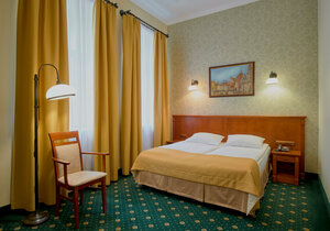 Hetman (Warszawa, ulica Księdza Ignacego Kłopotowskiego, 36), otel  Varşova'dan