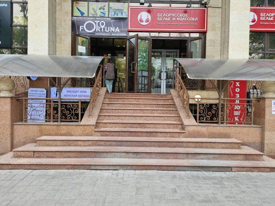 Kozmetik ve parfümeri mağazaları Cosmetics and Perfumery Store, Almatı, foto