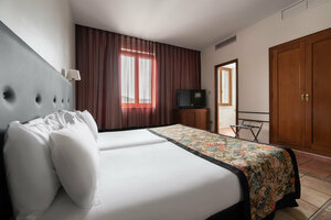 Hotel Exe Alfonso VIII (Comunidad Autónoma de Extremadura, Cáceres, Calle Alfonso VIII), otel