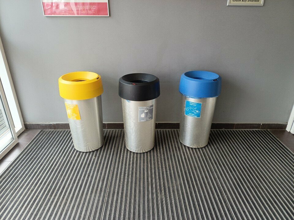 Ayrı çöp toplama noktası Пункт приема вторсырья, Yaroslavl, foto