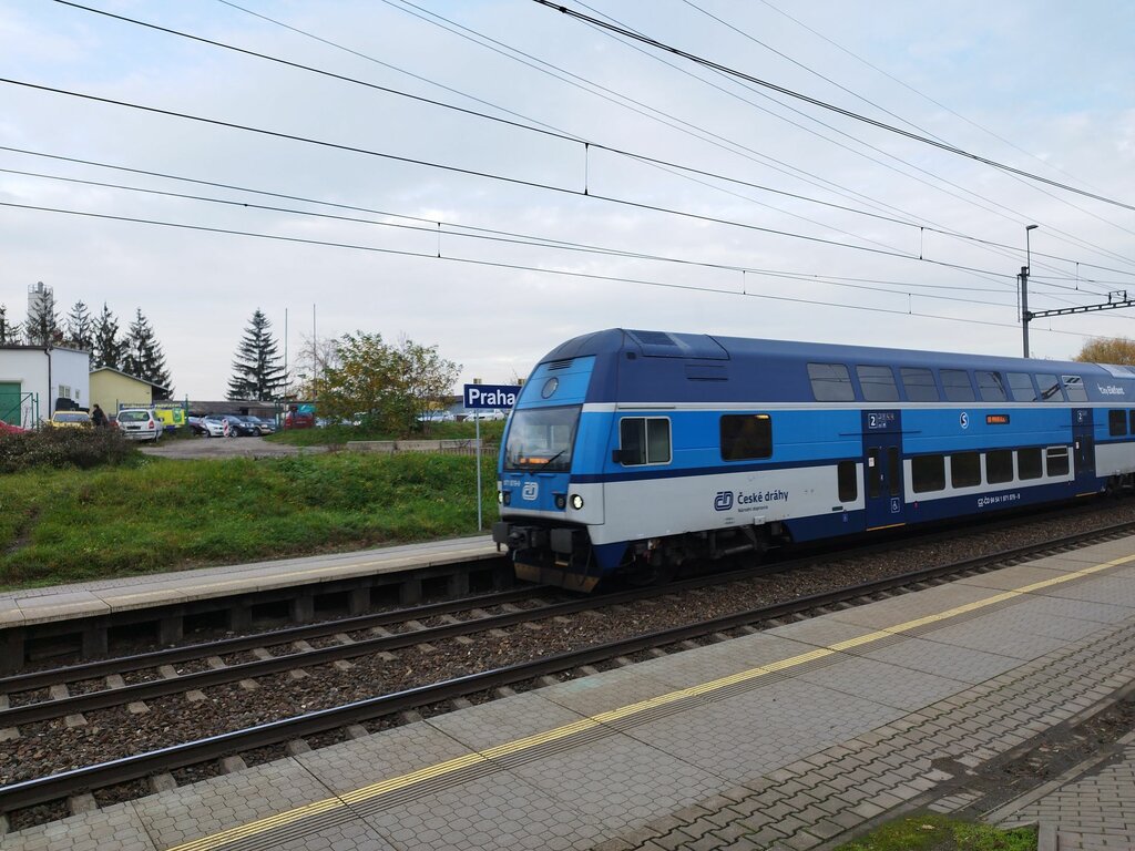 Tren istasyonu Praha-Horní Měcholupy, Prag, foto