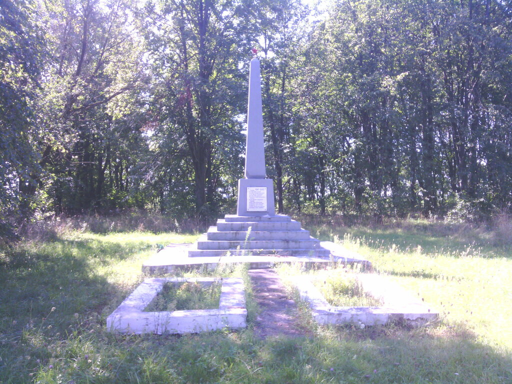 Anıt, heykel Братская могила погибшим воинам № 189, Brestskaya oblastı, foto