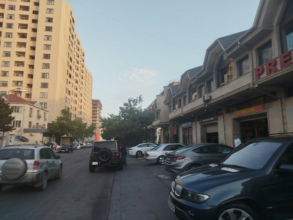 Otomobil yedek parçaları Ehtiyyat Hissələri, Bakü, foto