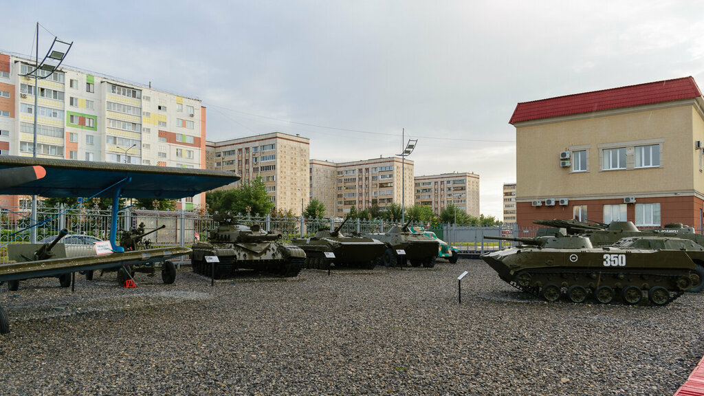 Müzeler ve sanat galerileri Музей военной техники при спортивном клубе 8-я миля, Almetyevsk (Elmet), foto