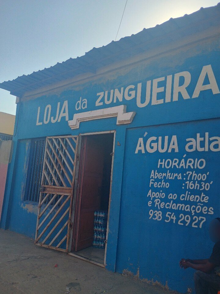 Su satışı Loja da Zungueira, Loanda, foto