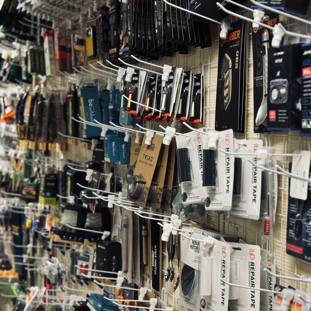 Kamp malzemeleri EDC-store, Moskova, foto