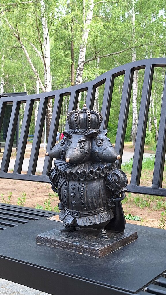 Park, sokak heykeli Мышиный король, Çaykovski, foto