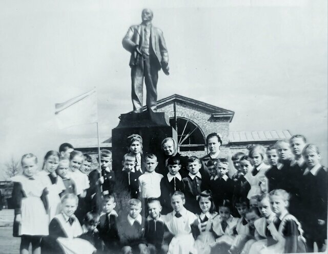 Anıt, heykel В.И. Ленин, Velikie Luky, foto