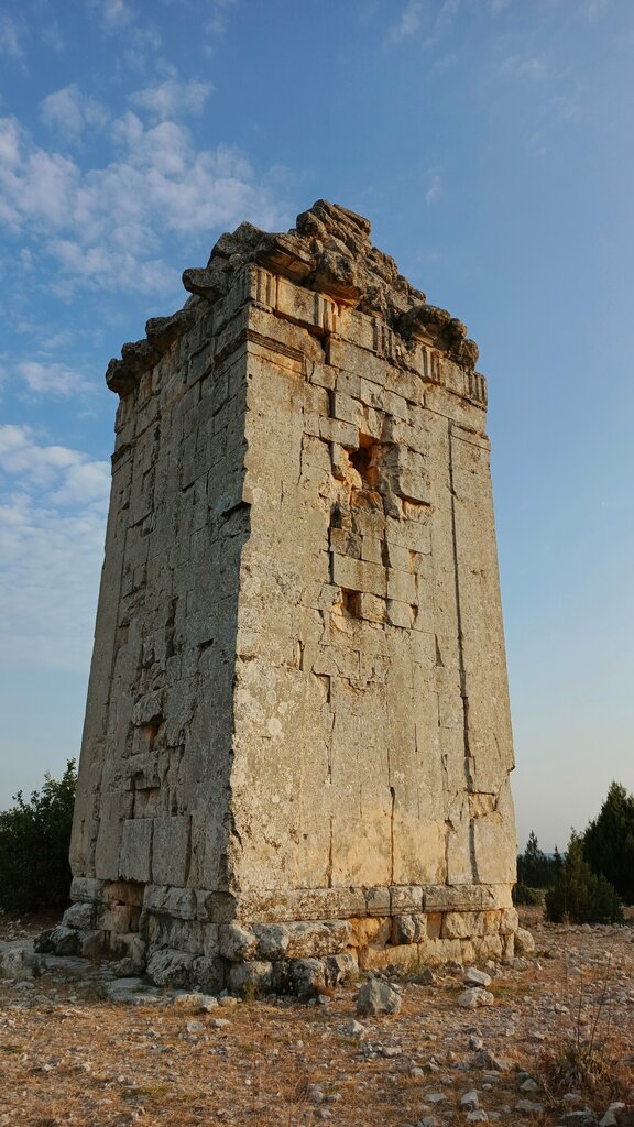 Turistik yerler Helenistik Anıt Mezar, Silifke, foto
