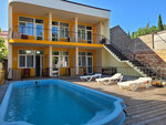 Solnechny Kot (Морская улица No:19А, село Малореченское), otel  Kırım Cumhuriyeti'nden