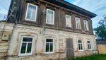 В этом доме с первого июля 1918г. работала первая радиостанция в крае (Uspenskaya ulitsa No:91), anıt levhası, anıt taş  Çerdyn'den