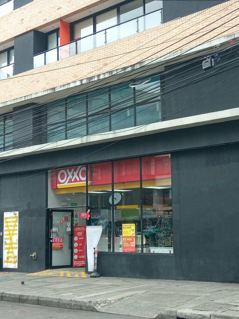 Mini-market Oxxo, Bogota, foto
