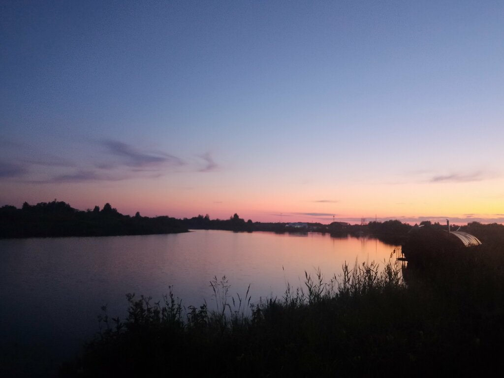 Kamp alanları Кемпинг Озеро Кривое, Sverdlovskaya oblastı, foto