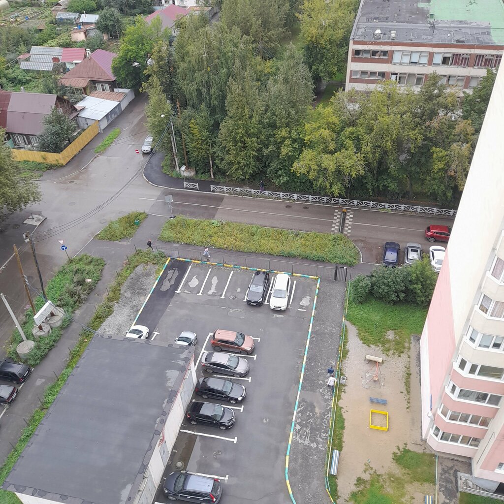 Otoparklar Parking lot, Yekaterinburg, foto