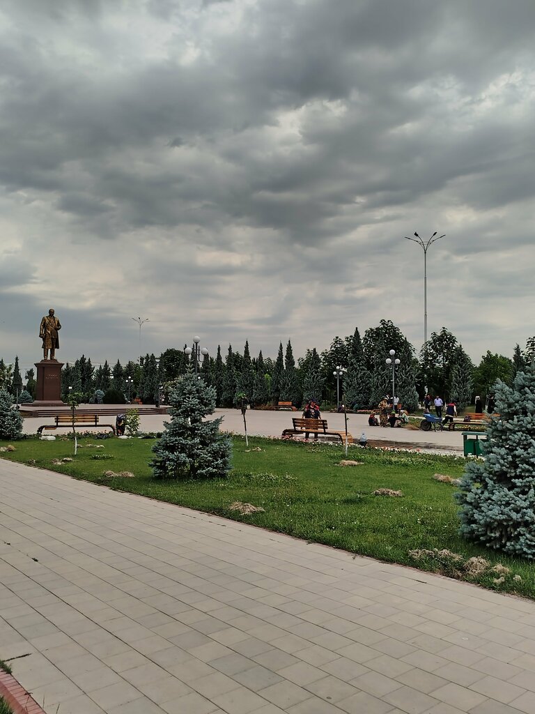 Anıt, heykel Sh. Rashidov, Cizzak, foto