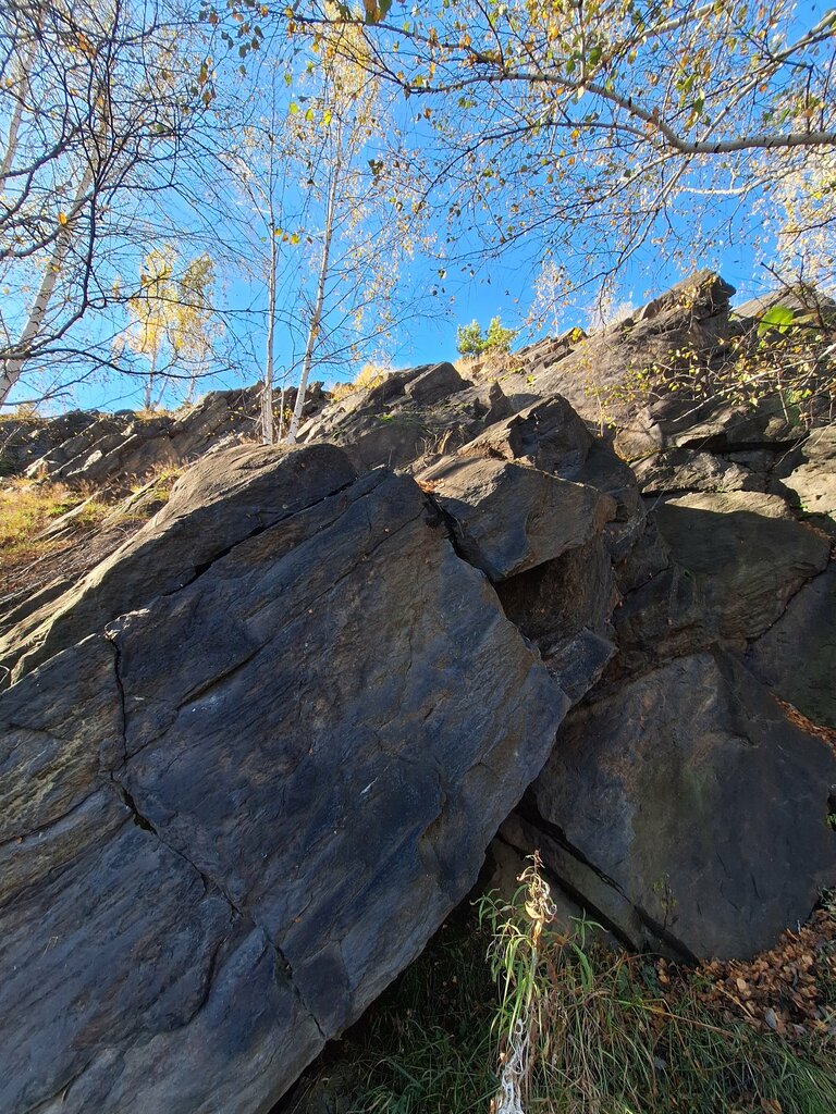 Dağ zirvesi Скала Чёрный камень, Sverdlovskaya oblastı, foto