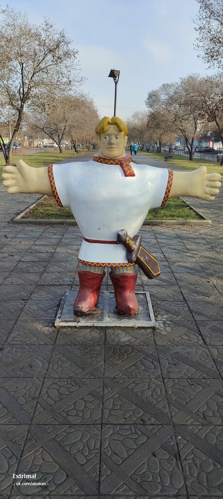 Park, sokak heykeli Алёша Попович, Çernogorsk, foto