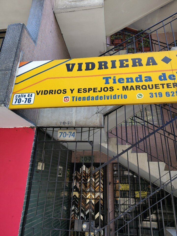 Cam ve cam ürün üreticisi Framing Glasswork, Medellin, foto