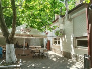 Алиби (Leytenanta Shmidta Street No:30), bar  Novorossiysk'ten