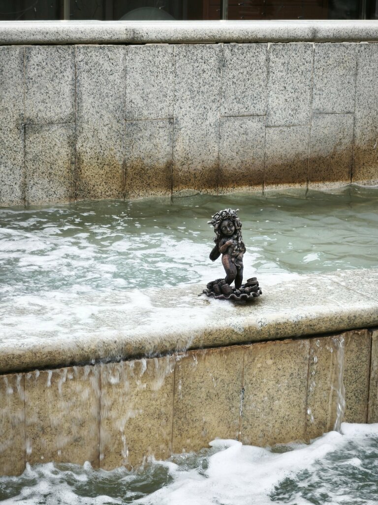 Park, sokak heykeli Пчела, Simferopol (Akmescit), foto