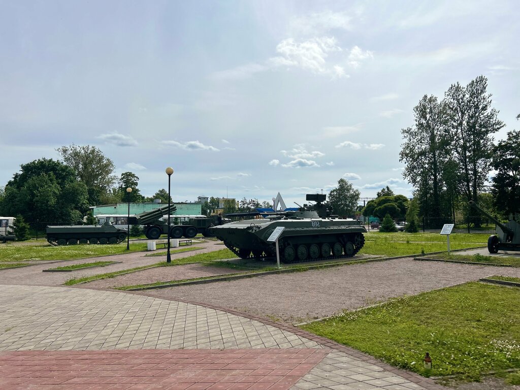 Teknoloji anıtı Боевая машина пехоты-1, Luga, foto