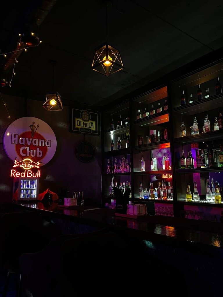 Karaoke kulüpleri Bonds Bar, Atırav, foto