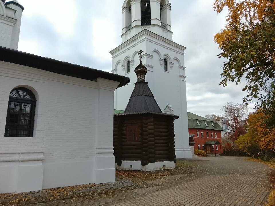 Şapel, haç anıtı Chapel of Saint Cyprian, Moskova, foto
