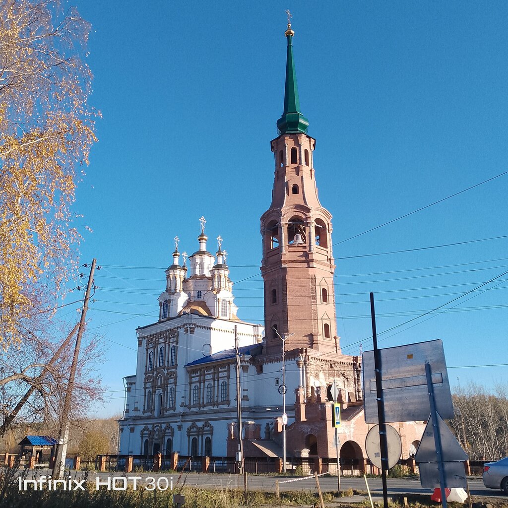 Turistik yerler Введенский собор, Karpinsk, foto
